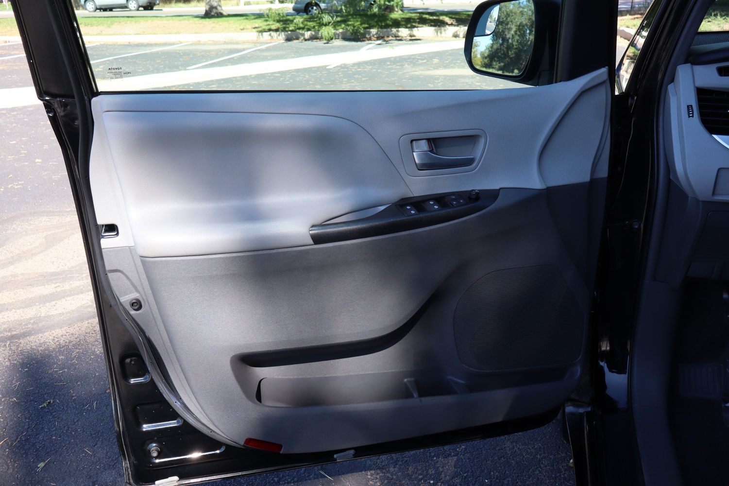 2017 Toyota Sienna LE 7-Passenger | Victory Motors of Colorado