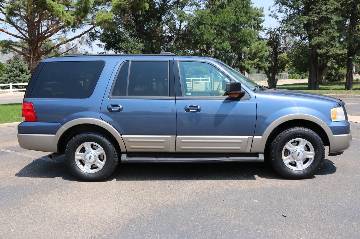 2003 Ford Expedition Eddie Bauer | Victory Motors of Colorado