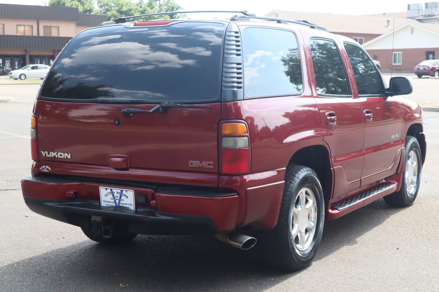 2002 GMC Yukon Denali | Victory Motors of Colorado