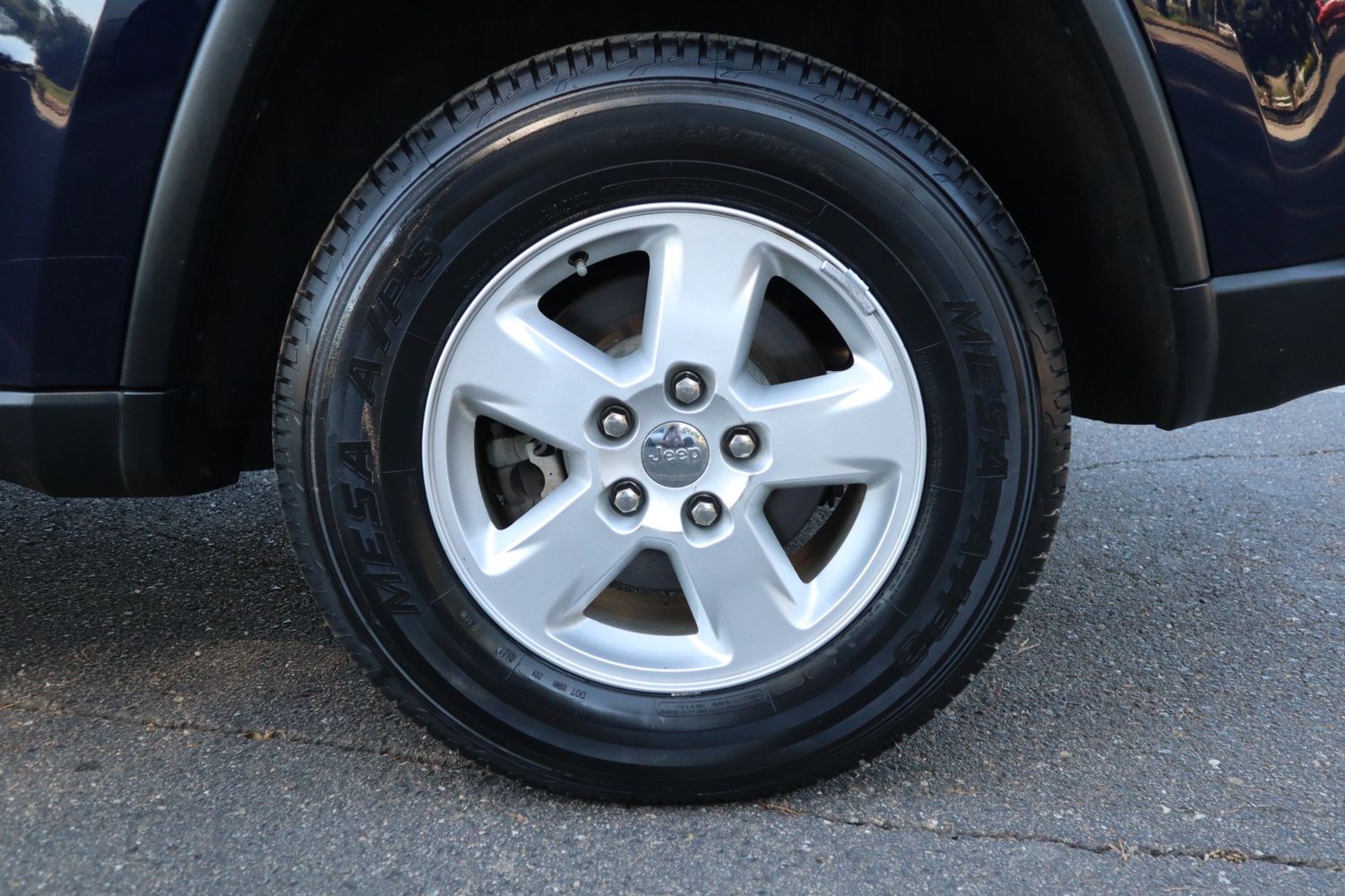 2013 Jeep Grand Cherokee Laredo | Victory Motors of Colorado