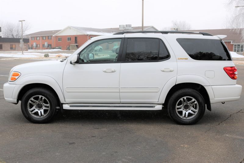 2004 Toyota Sequoia Photos