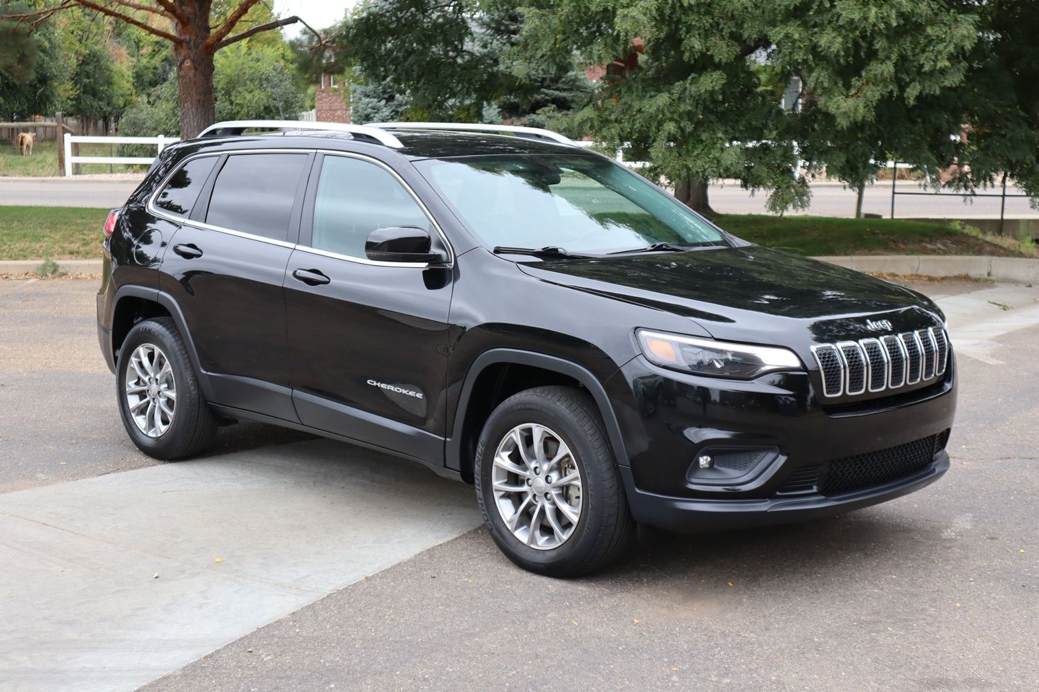 2019 Jeep Cherokee Latitude Plus | Victory Motors of Colorado