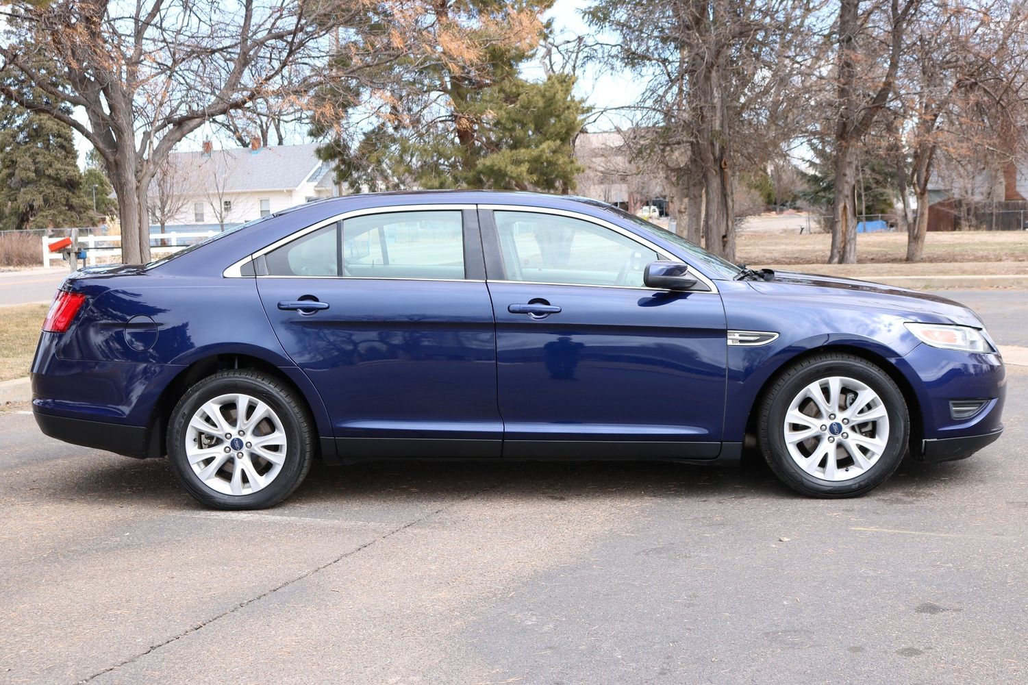 2011 Ford Taurus SEL | Victory Motors of Colorado