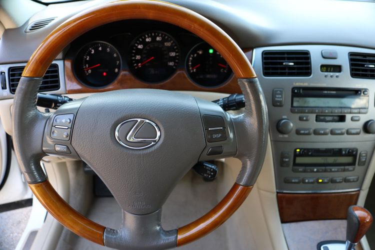 2005 Lexus ES 330 | Victory Motors of Colorado