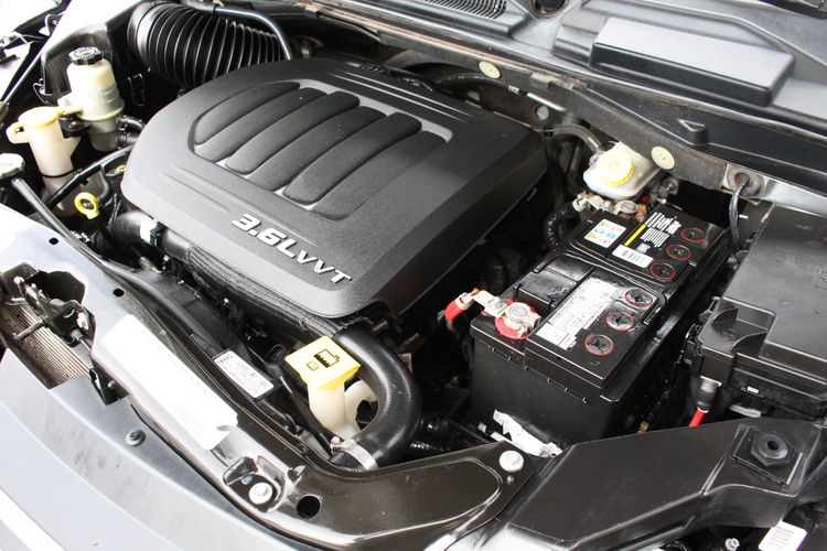 2011 Volkswagen Routan SEL | Victory Motors of Colorado