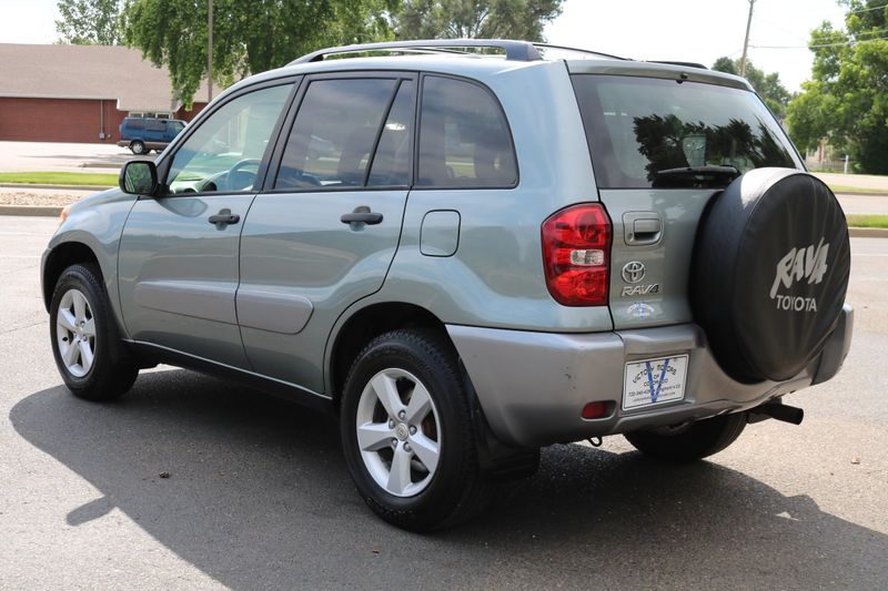 2004 Toyota RAV4 Photos
