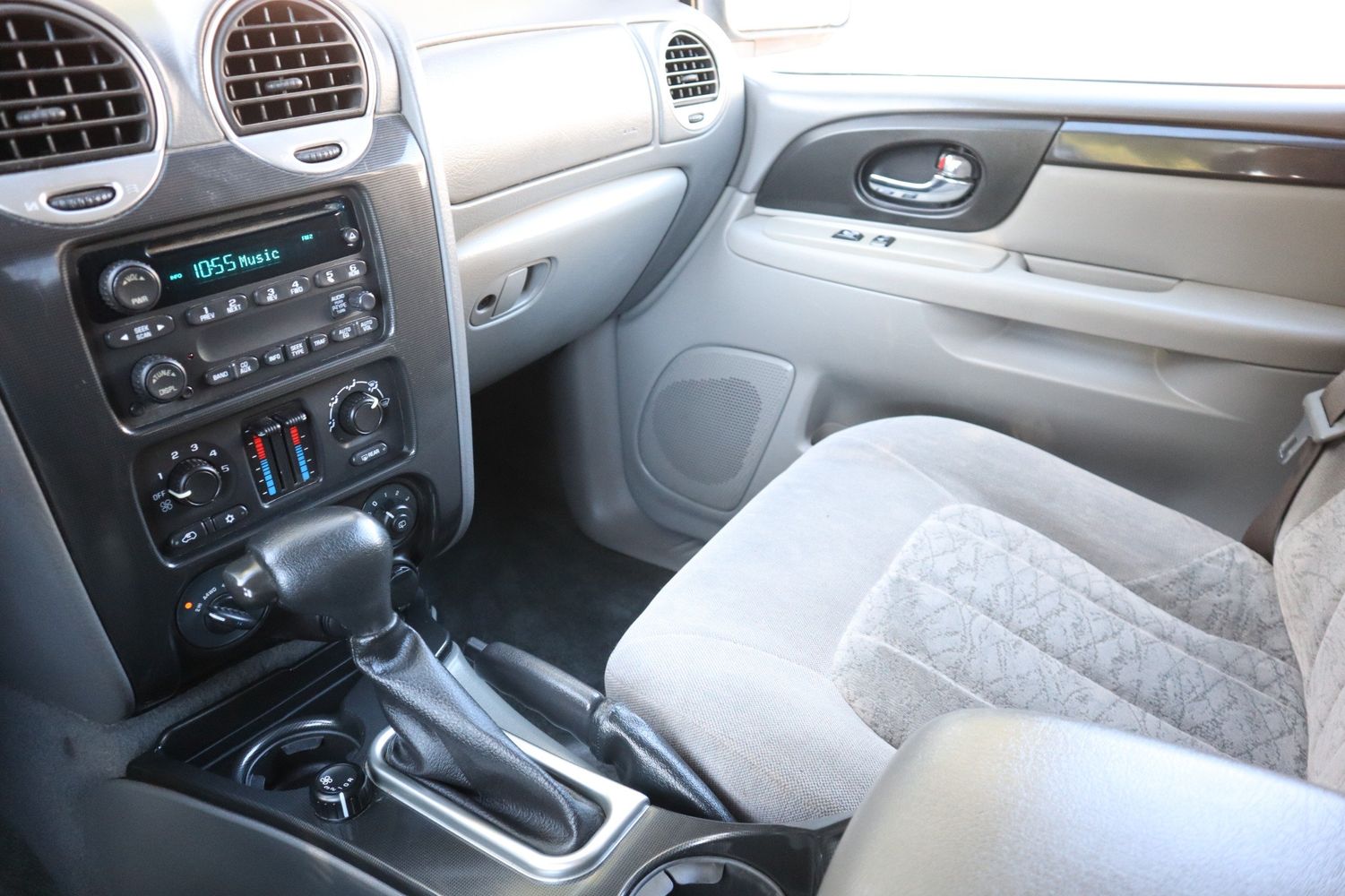 2004 GMC Envoy XL SLE | Victory Motors of Colorado