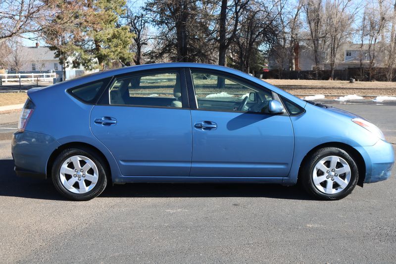 2004 Toyota Prius Photos