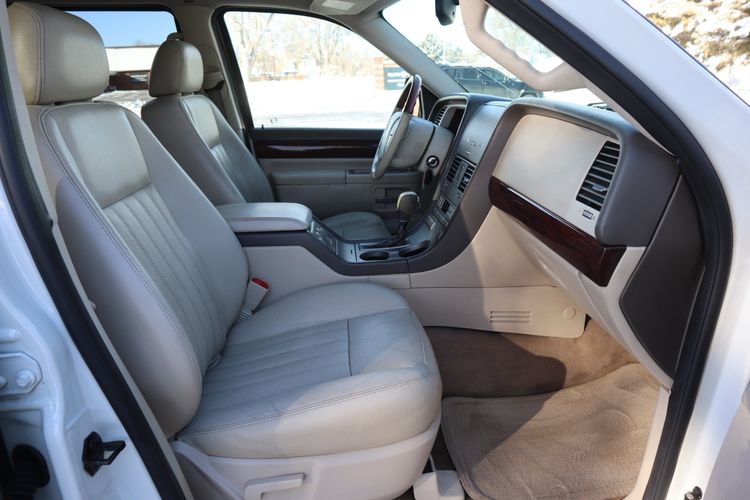 2004 Lincoln Aviator Interior