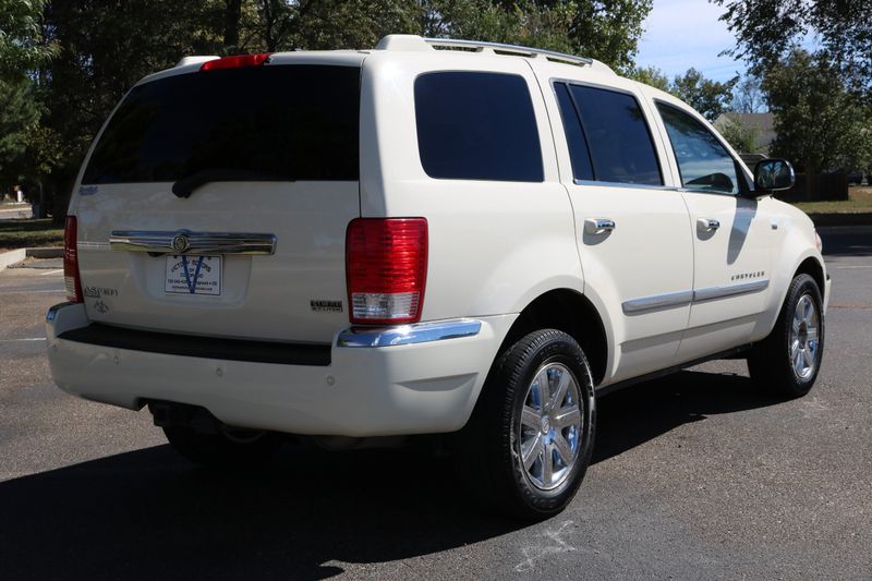 2008 Chrysler Aspen Photos