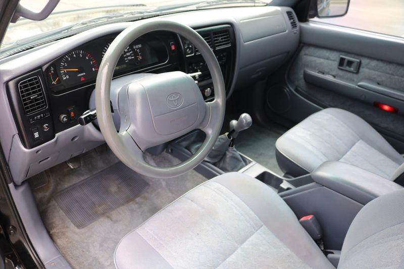 2000 Toyota Tacoma Photos