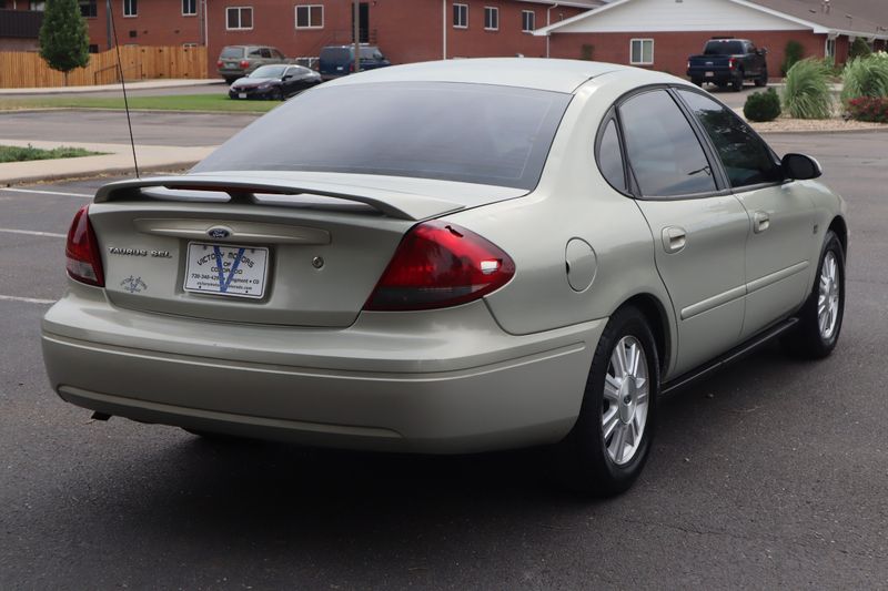2005 Ford Taurus Photos