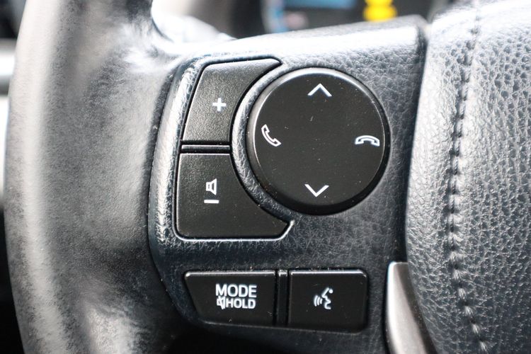 2017 Toyota RAV4 Hybrid XLE | Victory Motors of Colorado