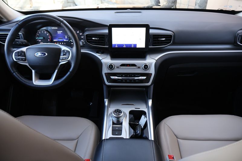 2022 Ford Explorer Photos