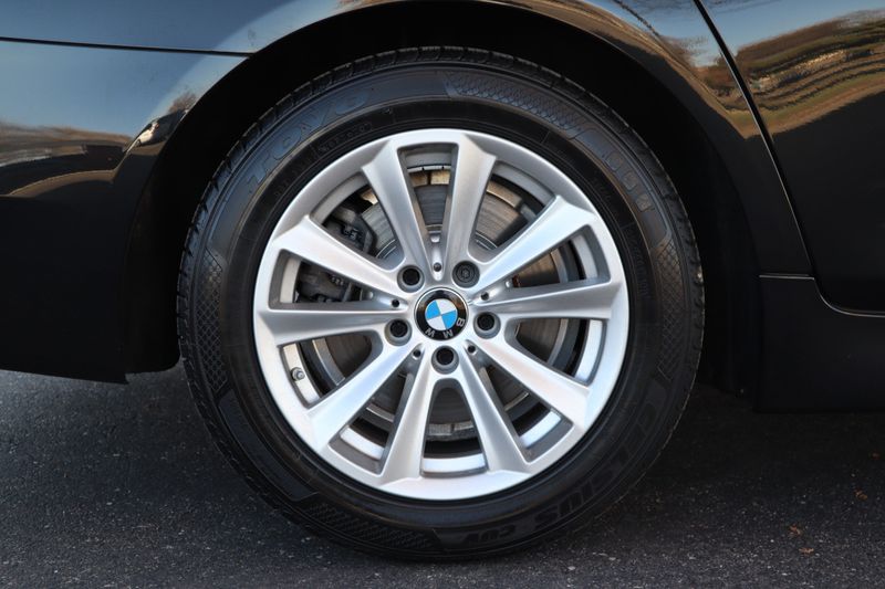 2015 BMW 528i Photos