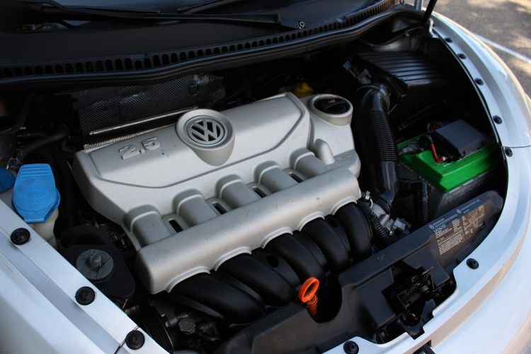 2006 Volkswagen New Beetle 2.5 | Victory Motors of Colorado