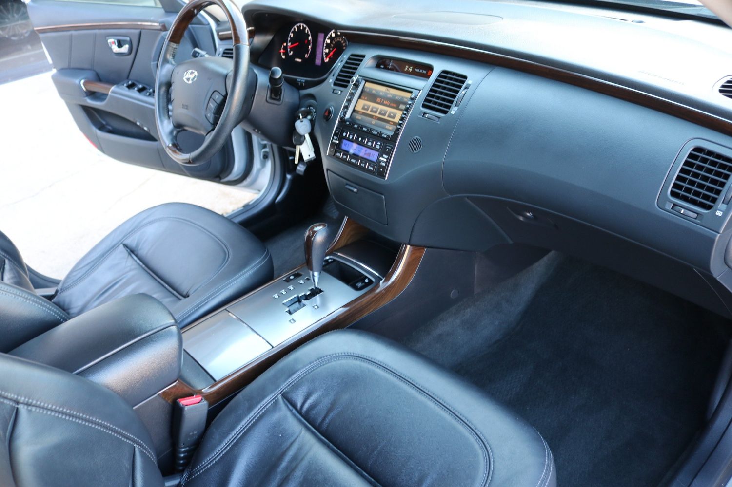 Hyundai Azera 2011 Interior