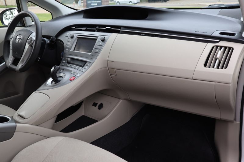 2012 Toyota Prius Photos