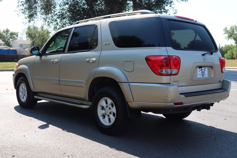 2005 Toyota Sequoia Photos