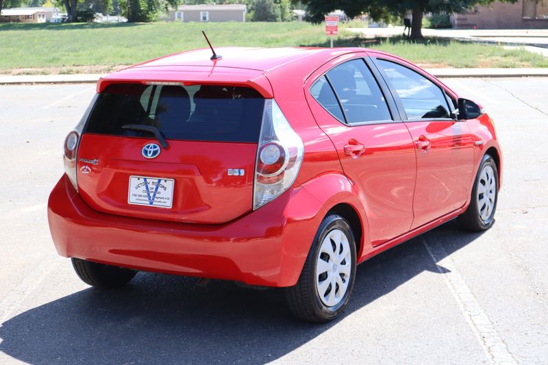 2012 Toyota Prius c Photos