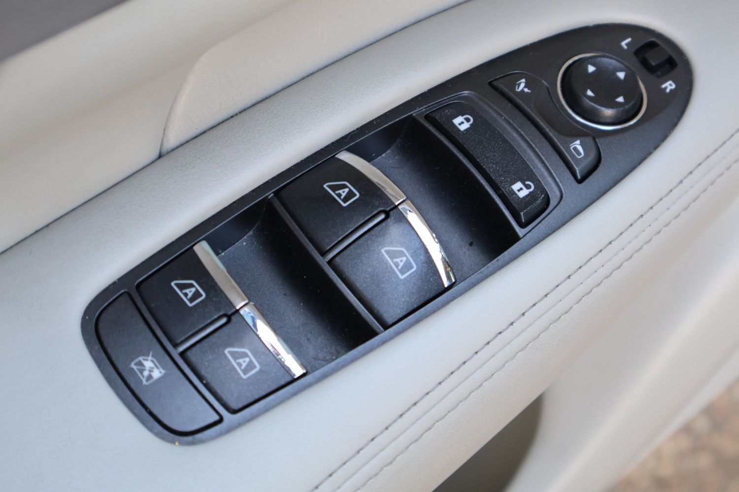 2011 INFINITI M56 x | Victory Motors of Colorado