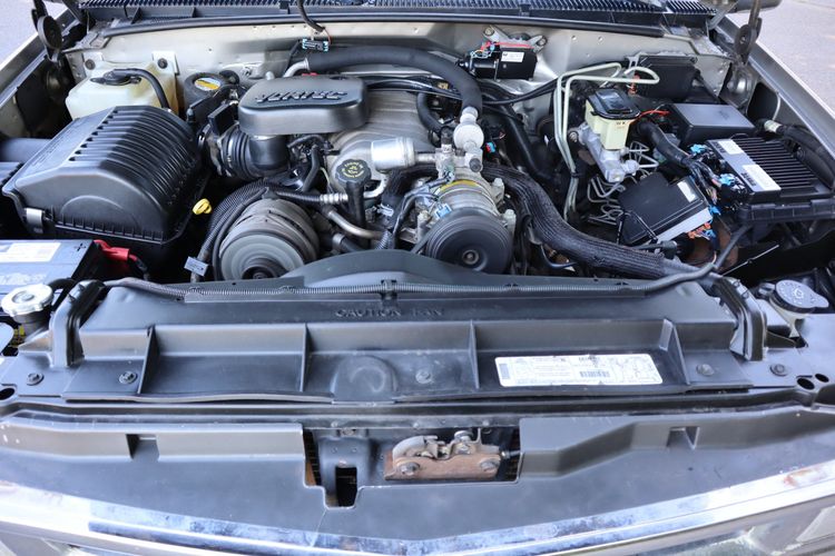 1999 Chevrolet Suburban C2500 LS | Victory Motors of Colorado