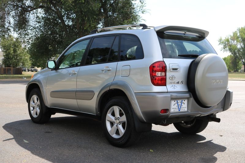 2004 Toyota RAV4 Photos