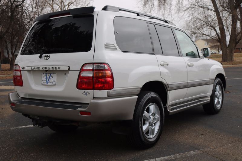 2004 Toyota Land Cruiser Photos