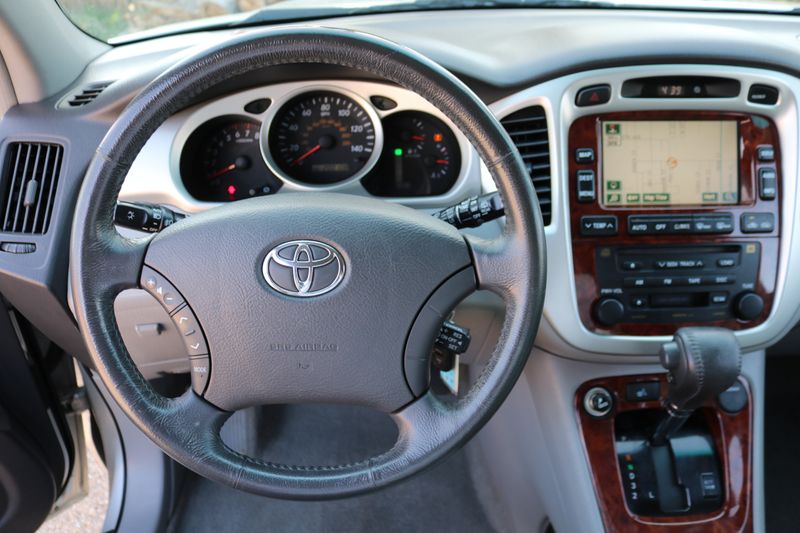 2004 Toyota Highlander Photos