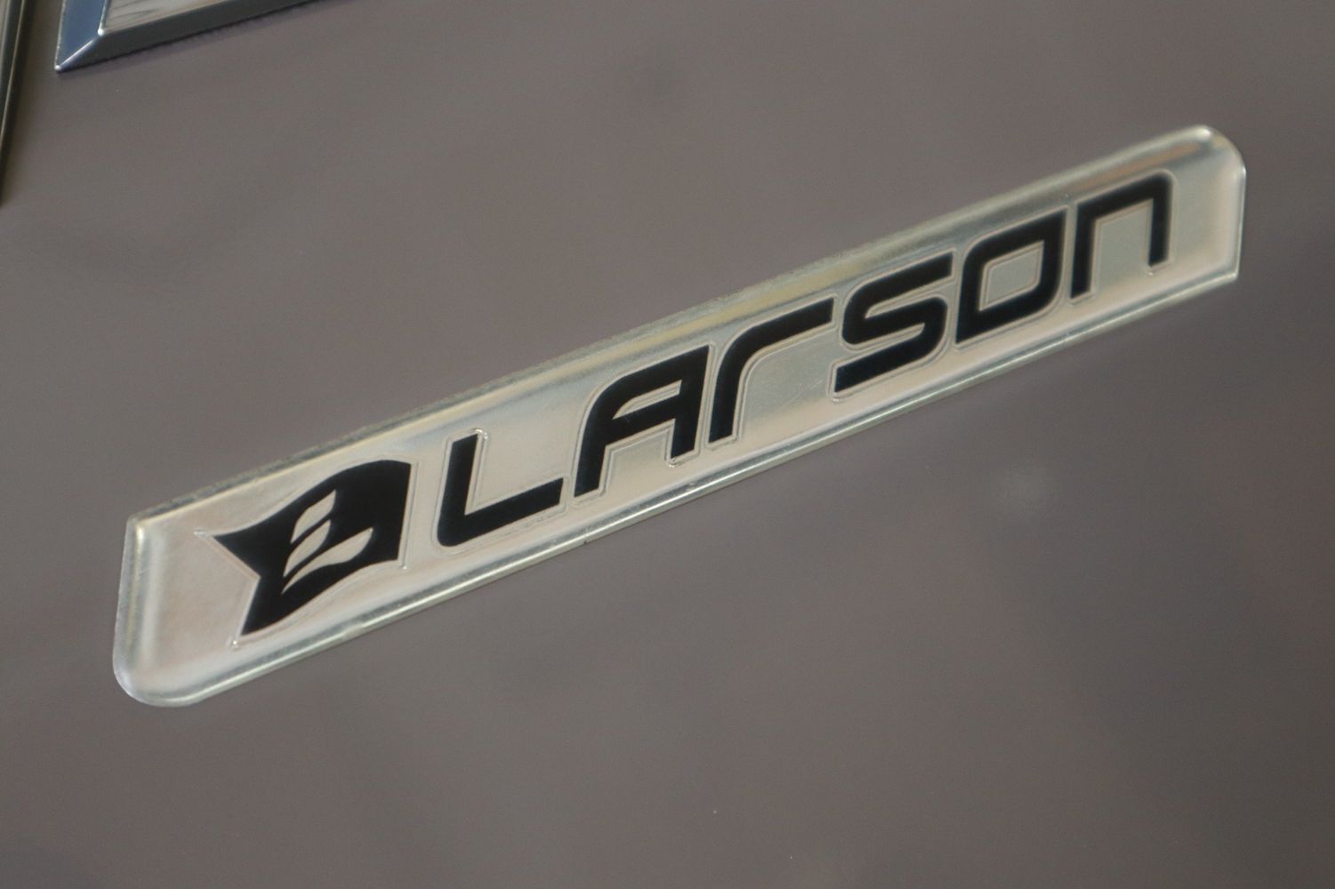 2018 LARSON ESCAPE PONTOON | Victory Motors of Colorado