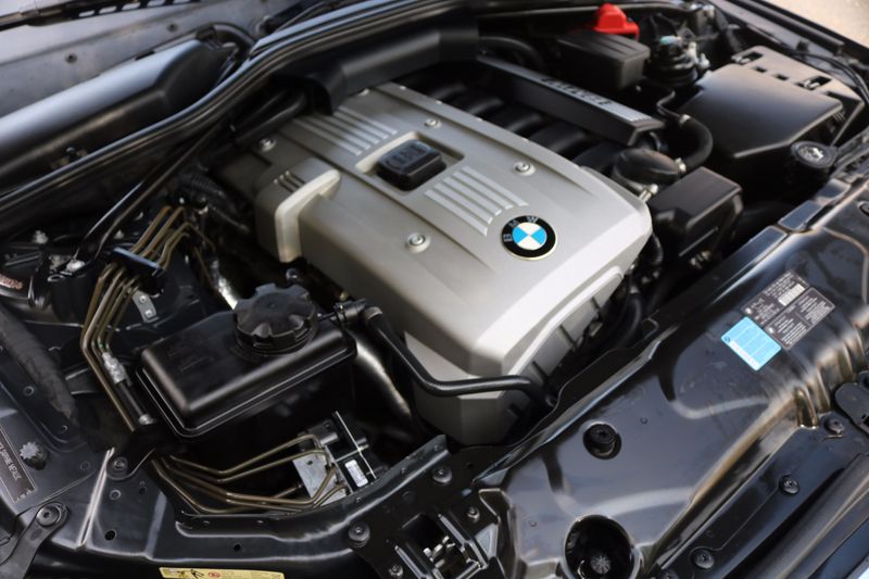 2007 BMW 530xi Photos