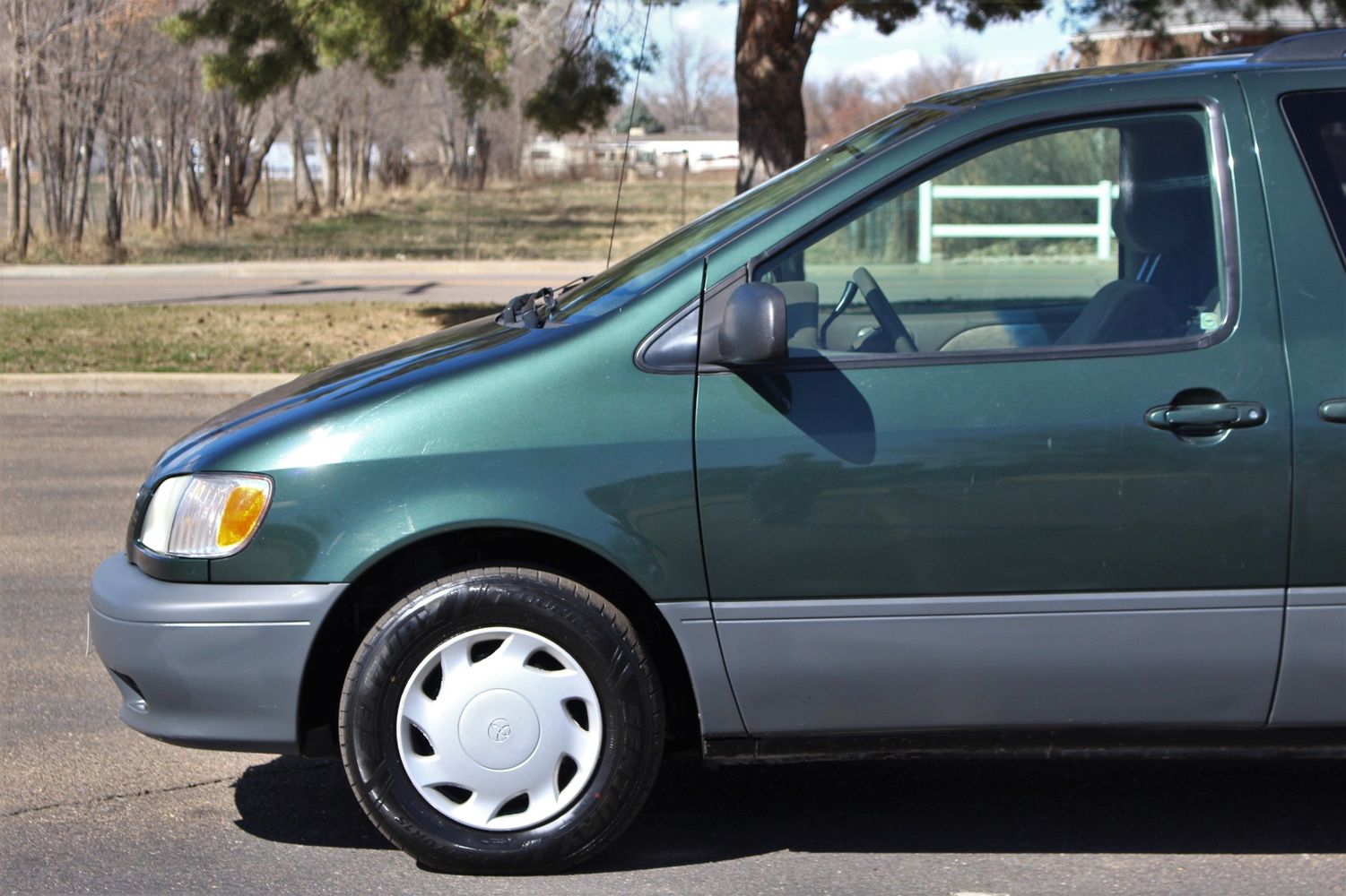 2003 Toyota Sienna LE | Victory Motors of Colorado