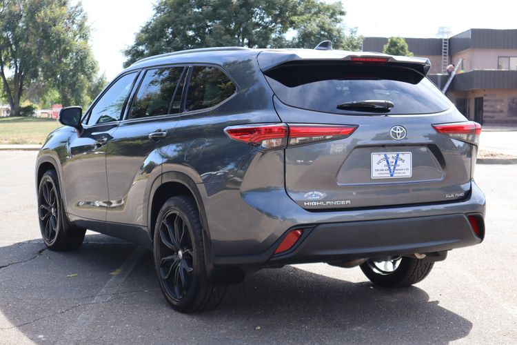 2020 Toyota Highlander XLE | Victory Motors of Colorado