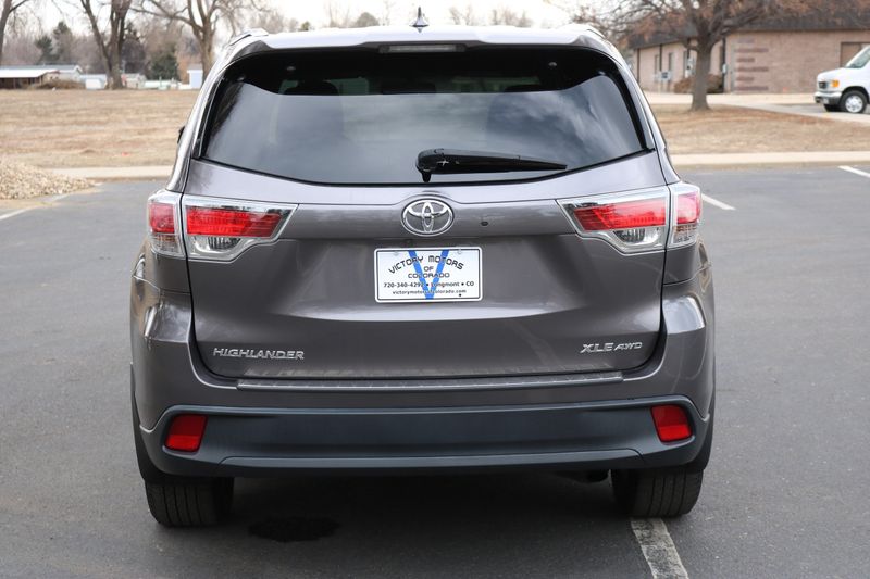 2016 Toyota Highlander Photos