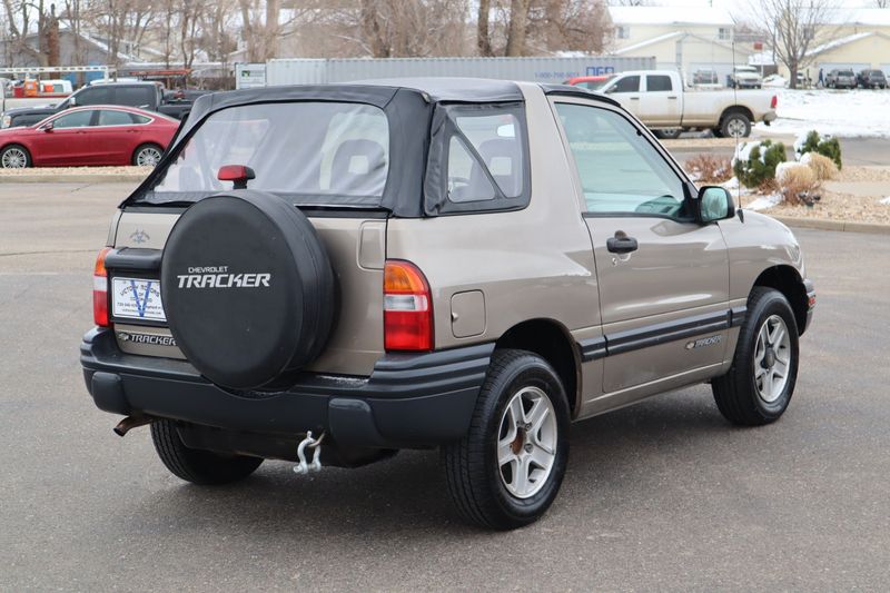 2002 Chevrolet Tracker Photos