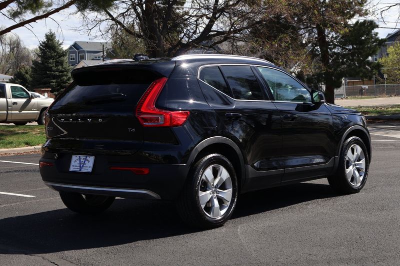 2021 Volvo XC40 Photos