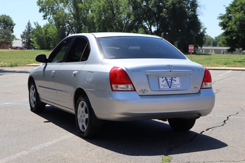 2002 Hyundai Elantra Photos