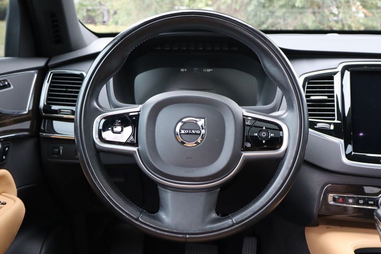 2018 Volvo XC90 T6 Momentum | Victory Motors of Colorado
