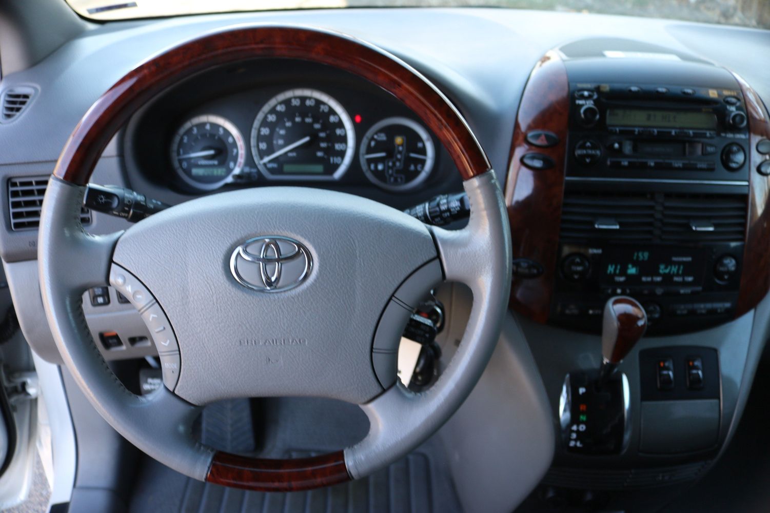2004 Toyota Sienna XLE Limited 7 Passenger | Victory Motors of Colorado