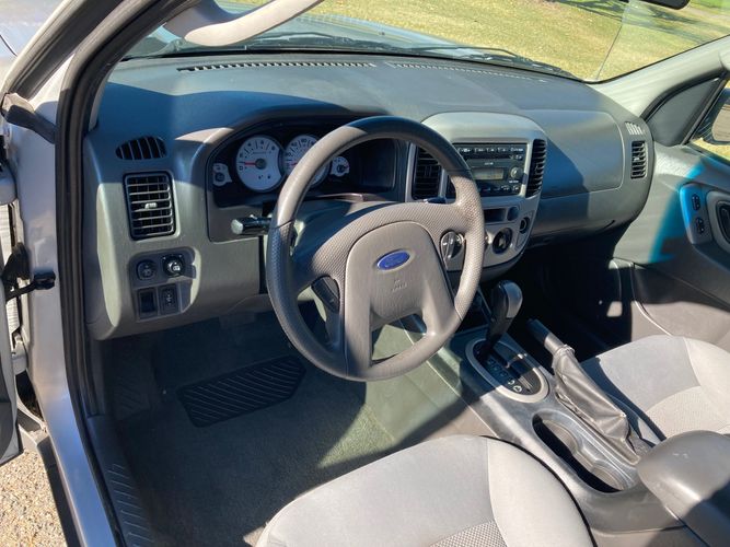 Ford Escape 2005 Interior