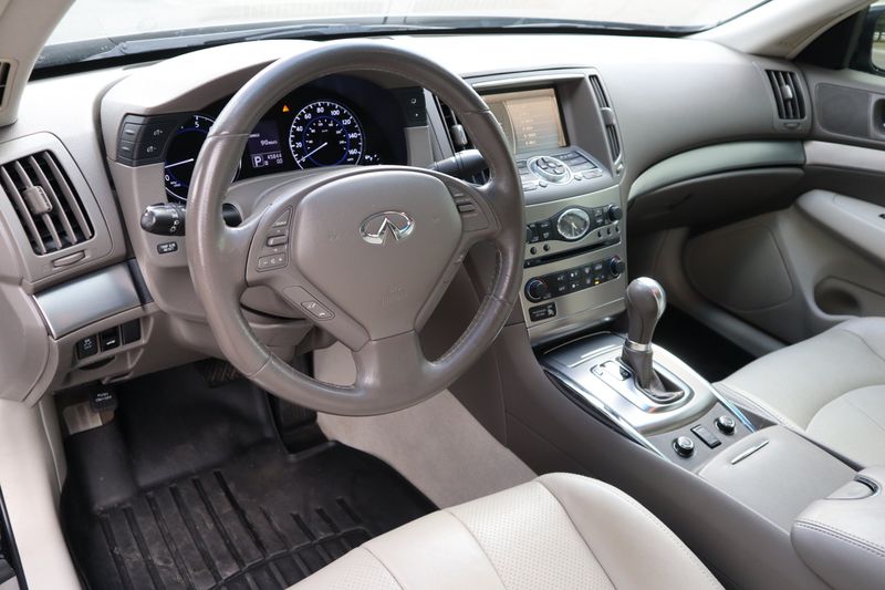 2015 INFINITI Q40 Photos