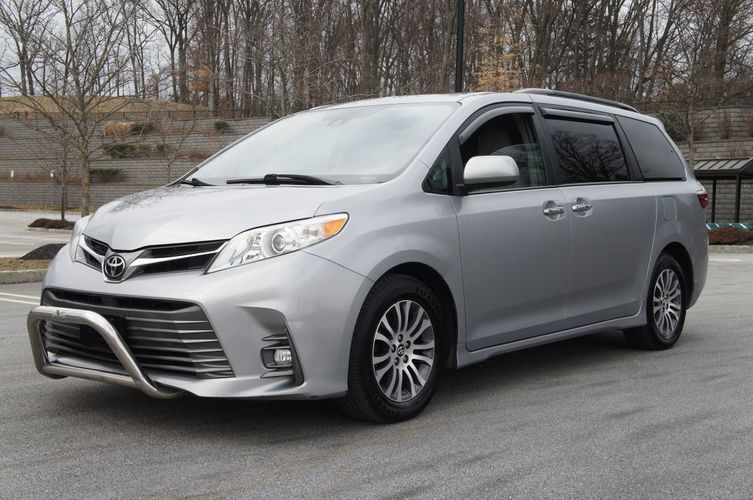 2018 Toyota Sienna XLE 7-Passenger Auto Access Seat | Zoom Auto Group ...
