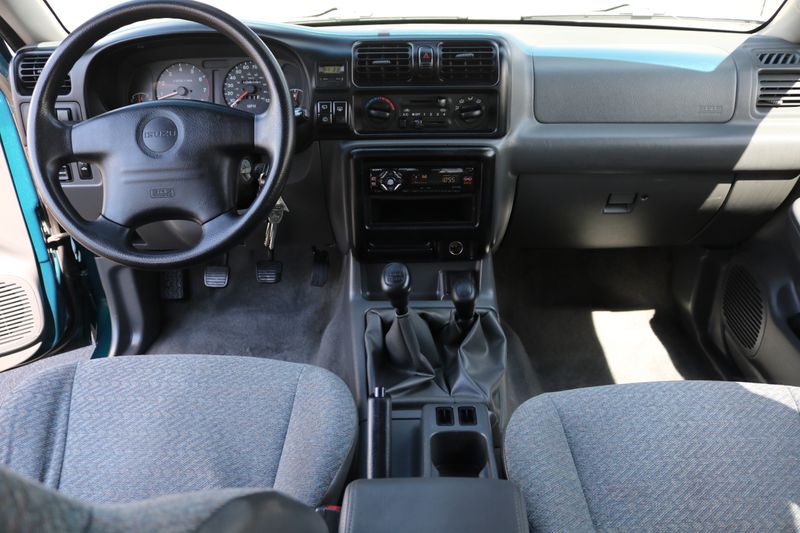 1998 Isuzu Amigo Interior