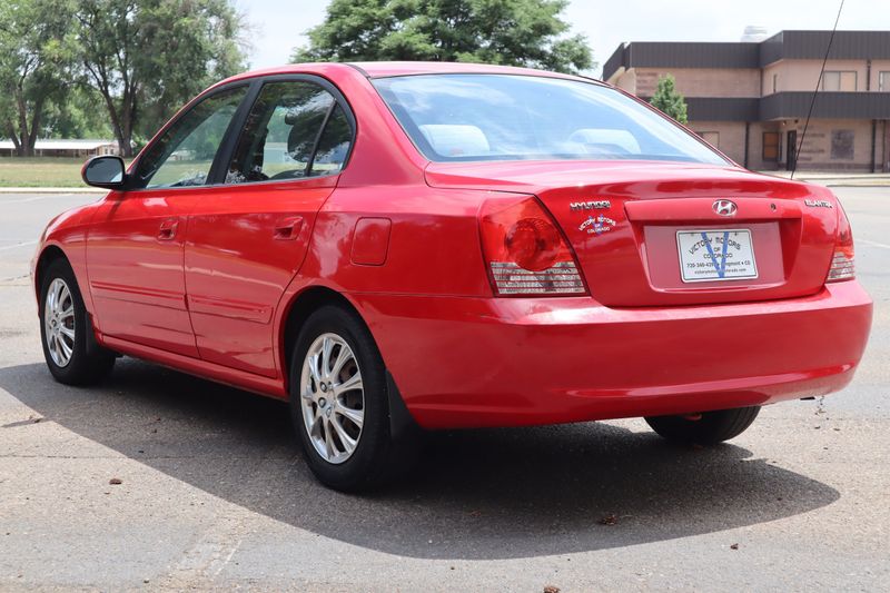 2004 Hyundai Elantra Photos