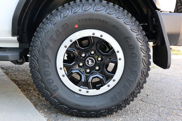 2023 Ford Bronco Base Advanced | Victory Motors of Colorado
