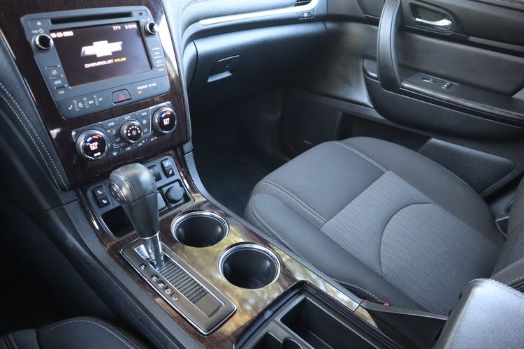 2017 Chevrolet Traverse LT | Victory Motors of Colorado