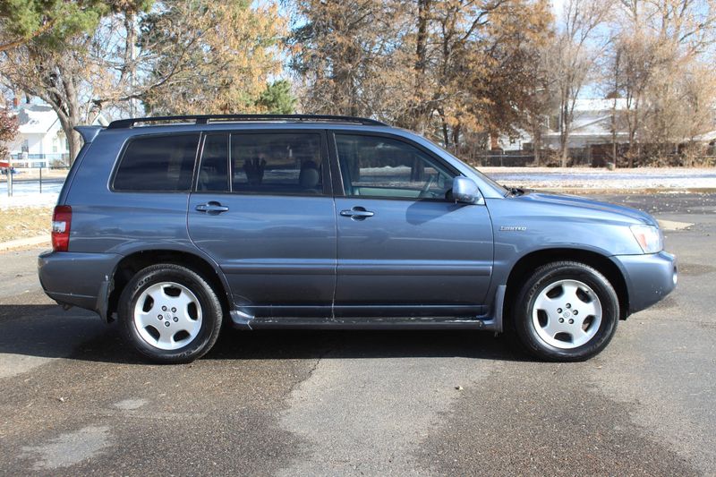 2004 Toyota Highlander Photos
