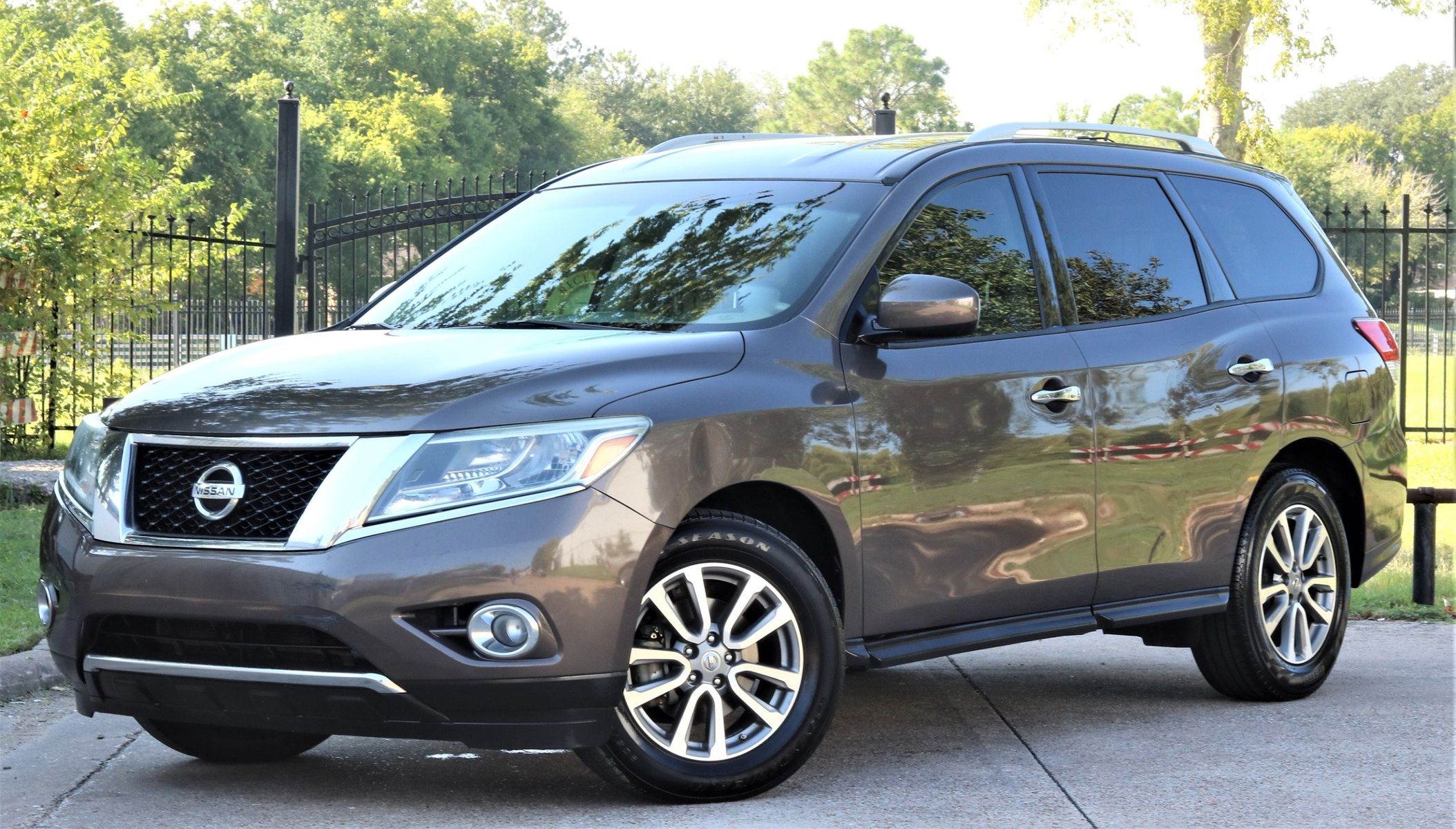 2015 Nissan Pathfinder SV | C R U