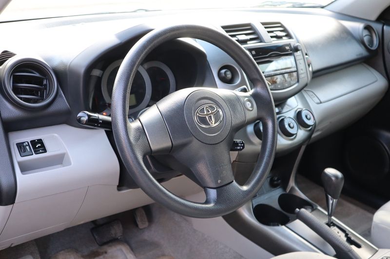 2011 Toyota RAV4 Photos