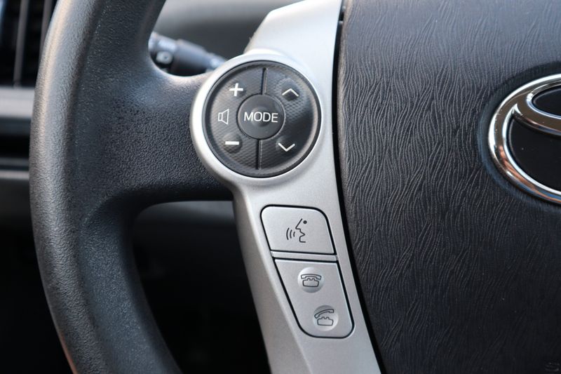 2012 Toyota Prius v Photos